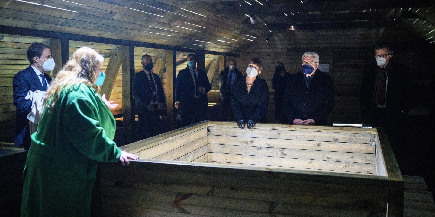 Bundespräsident Steinmeier besucht Zanis-Lipke-Gedenkstätte | Jüdische ...