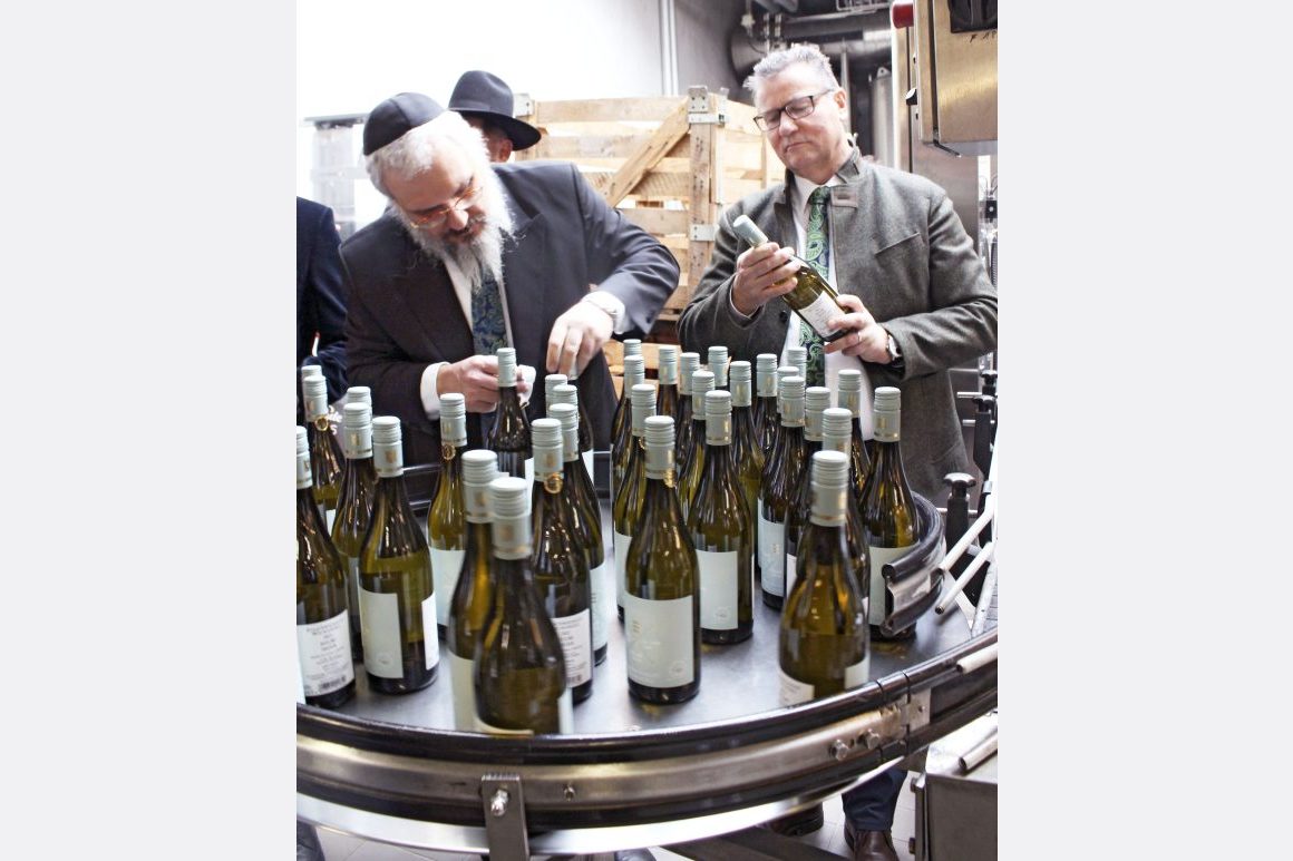 Le Chaim in Weiß und Rot | Jüdische Allgemeine