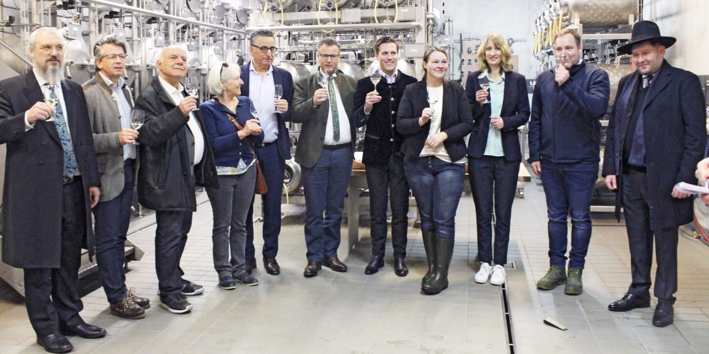 Le Chaim in Weiß und Rot | Jüdische Allgemeine