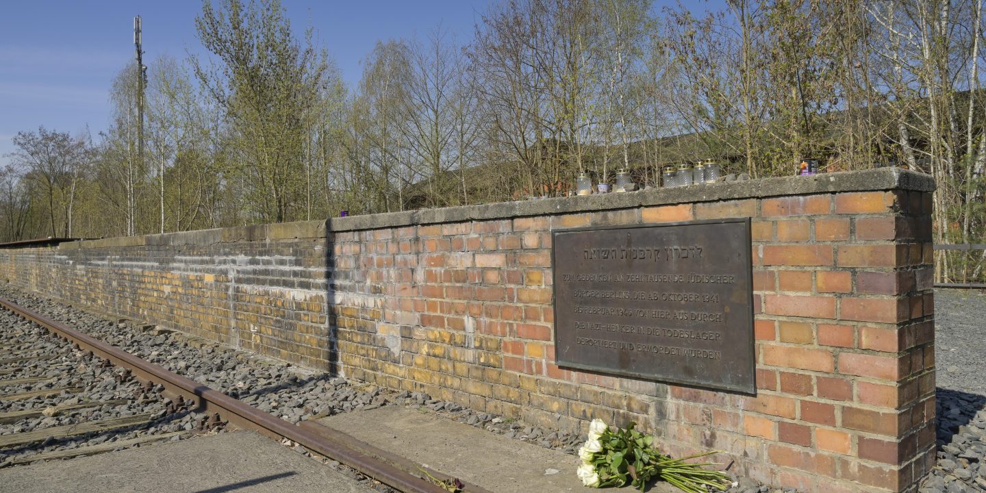 Berliner Holocaust-Mahnmal „Gleis 17“ beschädigt | Jüdische Allgemeine