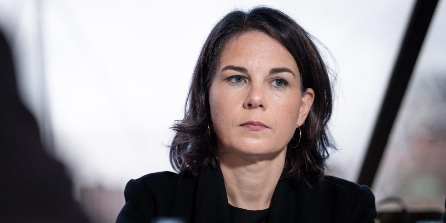 Baerbock im Schutzraum - Raketenalarm in Tel Aviv nach Hamas-Angriff | Jüdische Allgemeine