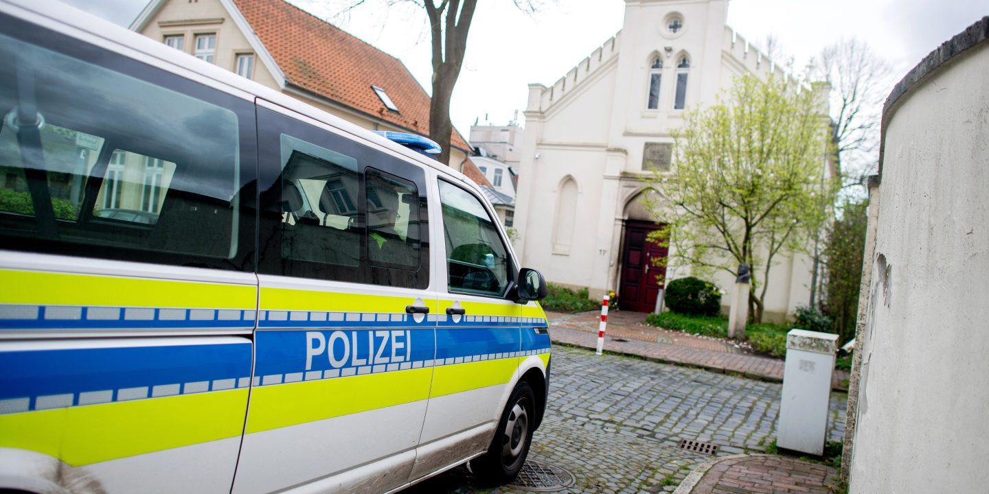 Brandanschlag Auf Synagoge Polizei Will Größe Des Täters Bestimmen