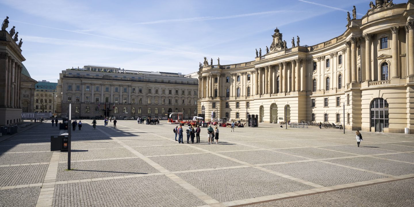 Bebelplatz soll „Platz der Geiseln“ werden | Jüdische Allgemeine