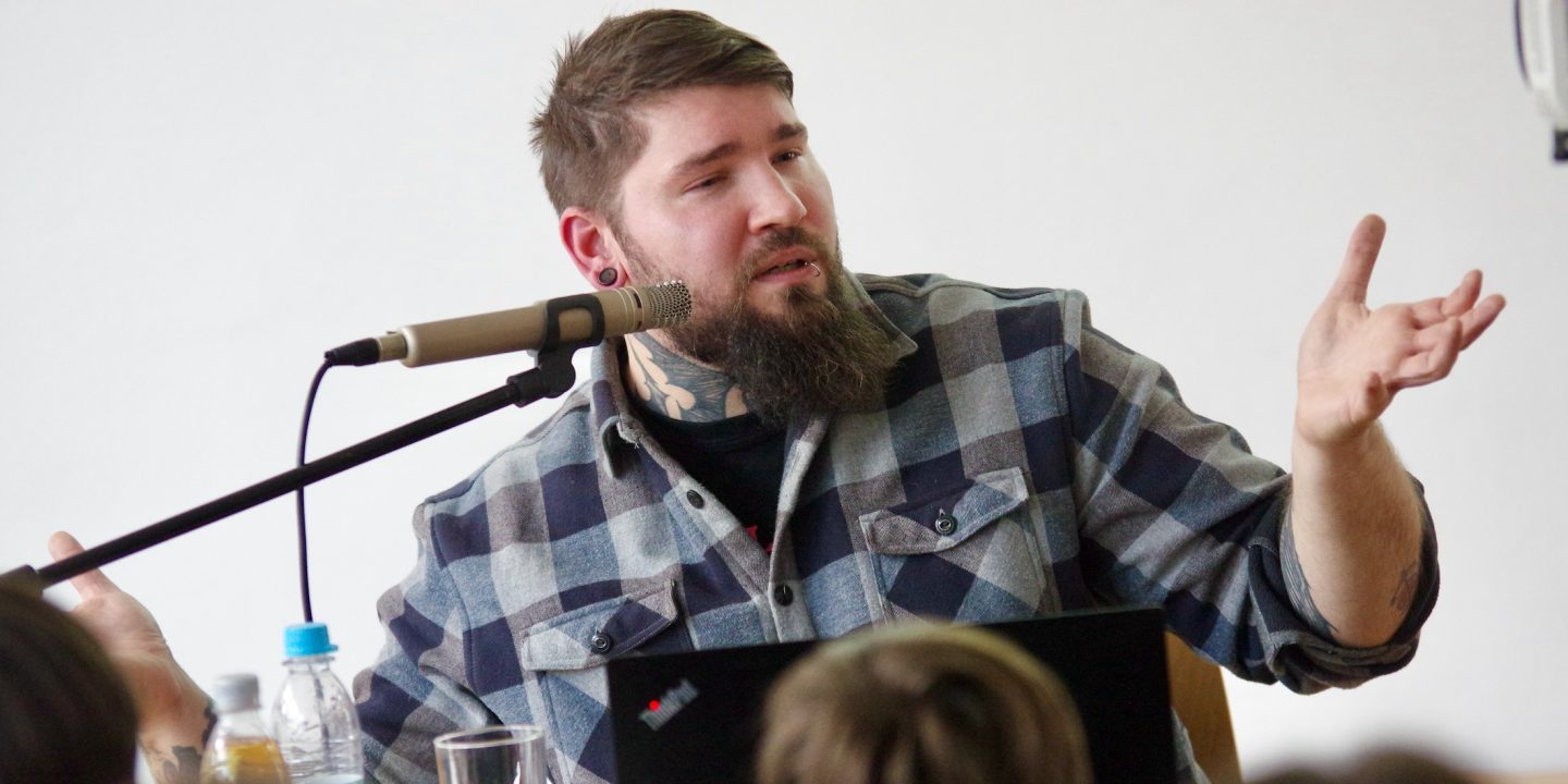 „Ersatzreligion“ Rechtsextremismus: Ein Aussteiger berichtet | Jüdische ...