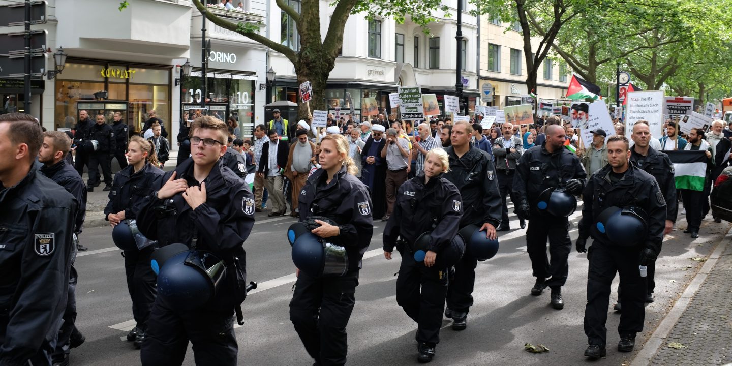 „taz“-Journalist Nicholas Potter warnt vor «Intifada gegen die Presse ...