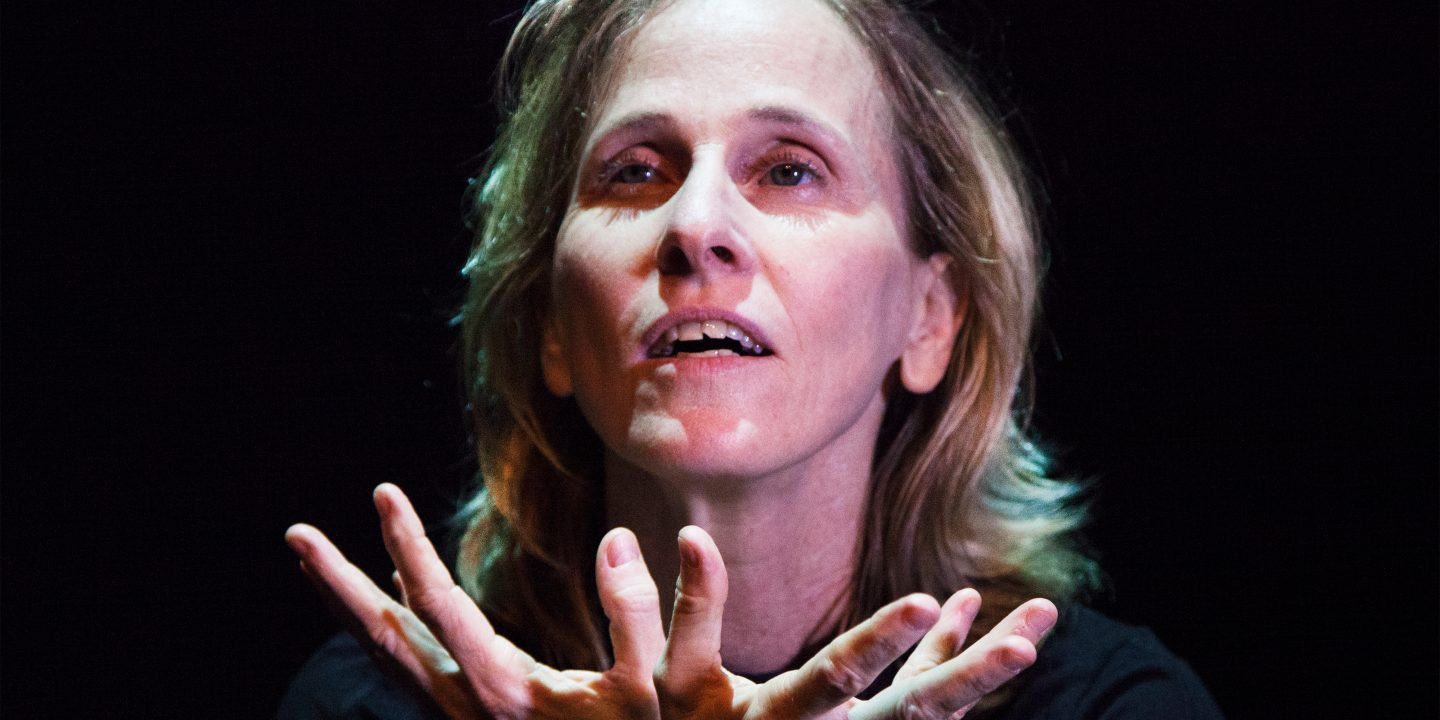 Deborah Colker bringt Tanzperformance „Cão Sem Plumas“ nach Deutschland ...