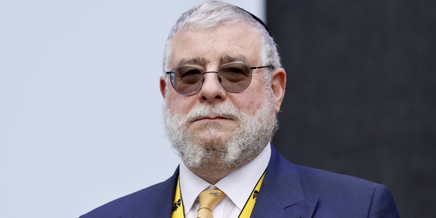 Antisemitismus: Rabbiner fordern Schutz nach Angriff bei Paris ...