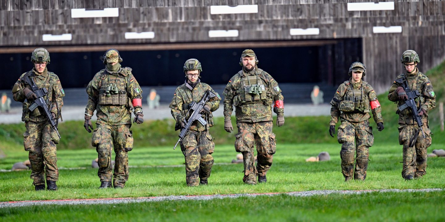 Pro & Contra: Braucht es die Wehrpflicht? | Jüdische Allgemeine
